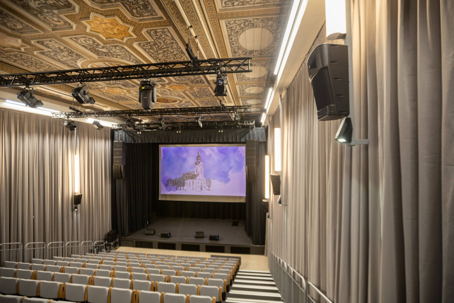 Discover high-quality, professional and home cinema projection screens ...